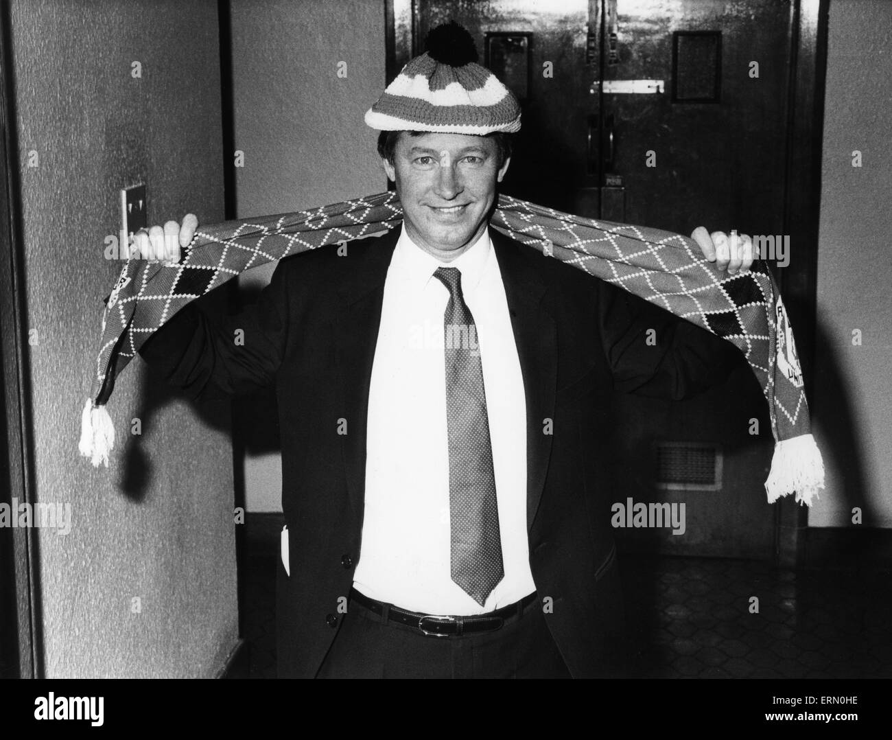 New Manchester United manager Alex Ferguson proudly shows off the team ...