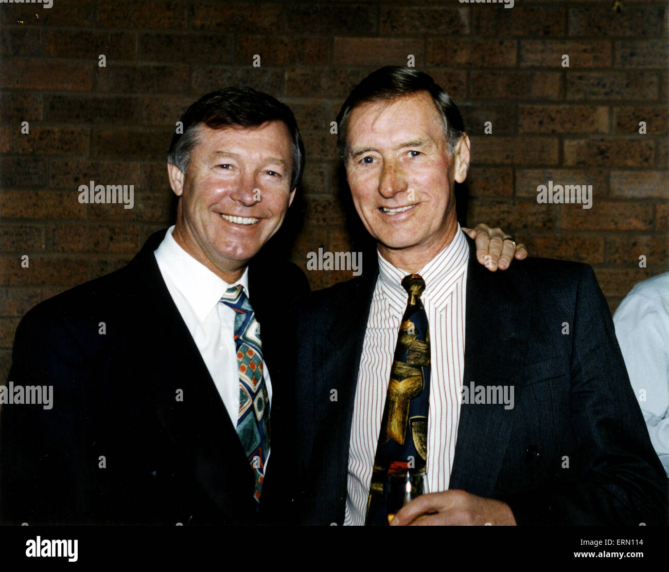 Manchester United manager Alex Ferguson with former United player Ray ...