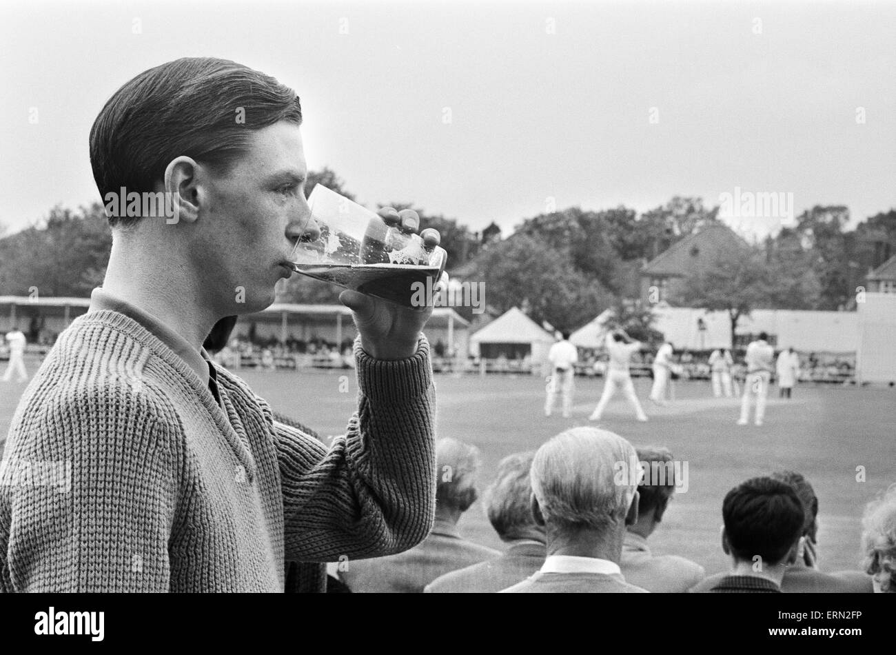 Sport cricket action drinking hi-res stock photography and images - Alamy