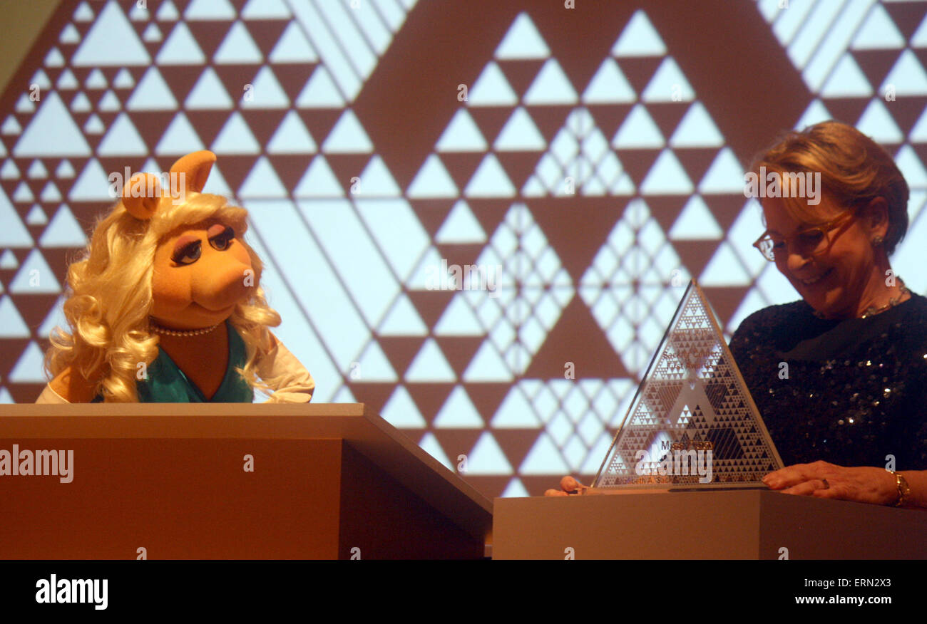 New York, USA. 04th May, 2015. Miss Piggy (L), sitting next to award ...