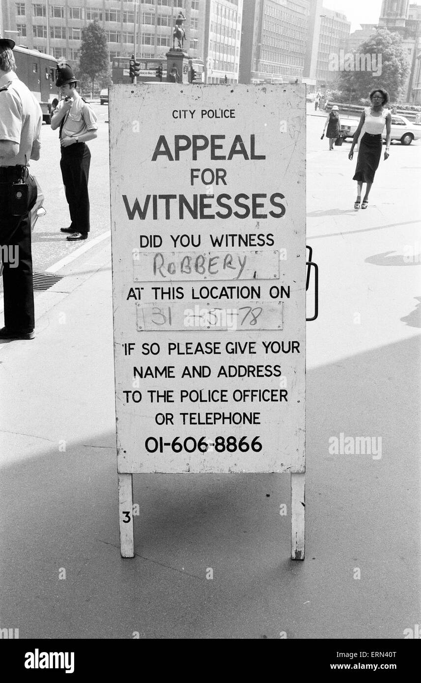 Armed Robbery committed at Daily Mirror Headquarters in Holborn, London ...