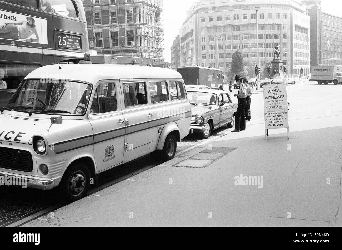 Armed Robbery committed at Daily Mirror Headquarters in Holborn, London ...