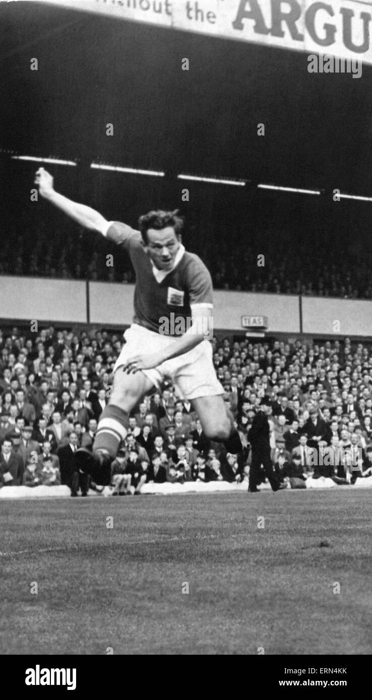 Birmingham City footballer Gordon Astall in action, 1958 Stock Photo ...