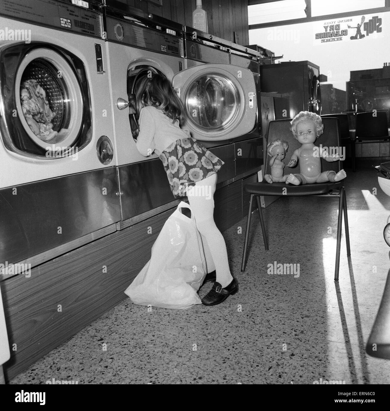Washing machine 1970s hi-res stock photography and images - Alamy