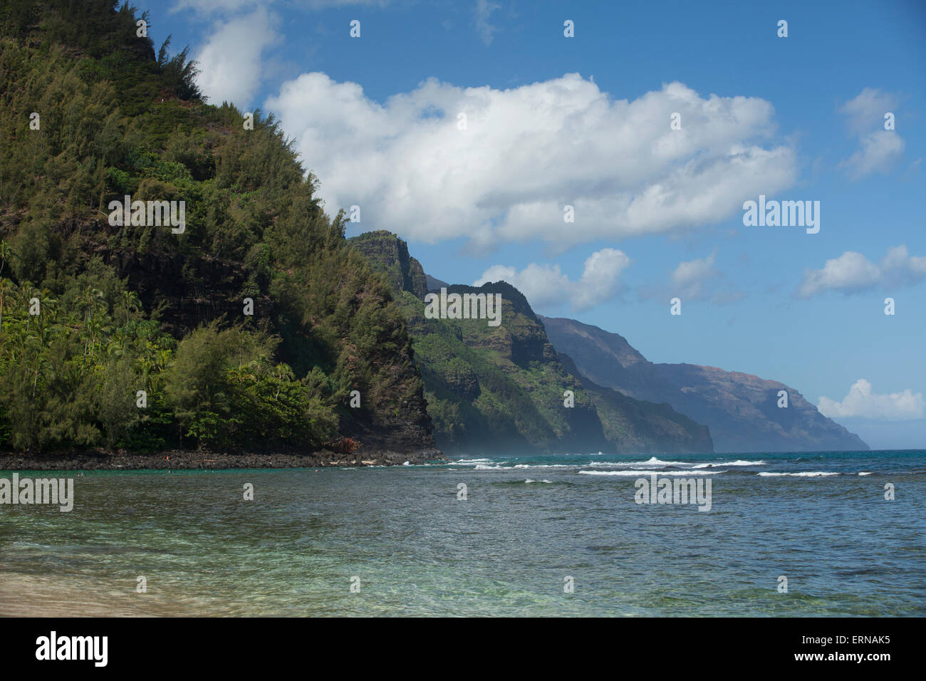 Kee Beach and water at Haena Beach State Park, Na Pali Coast in ...