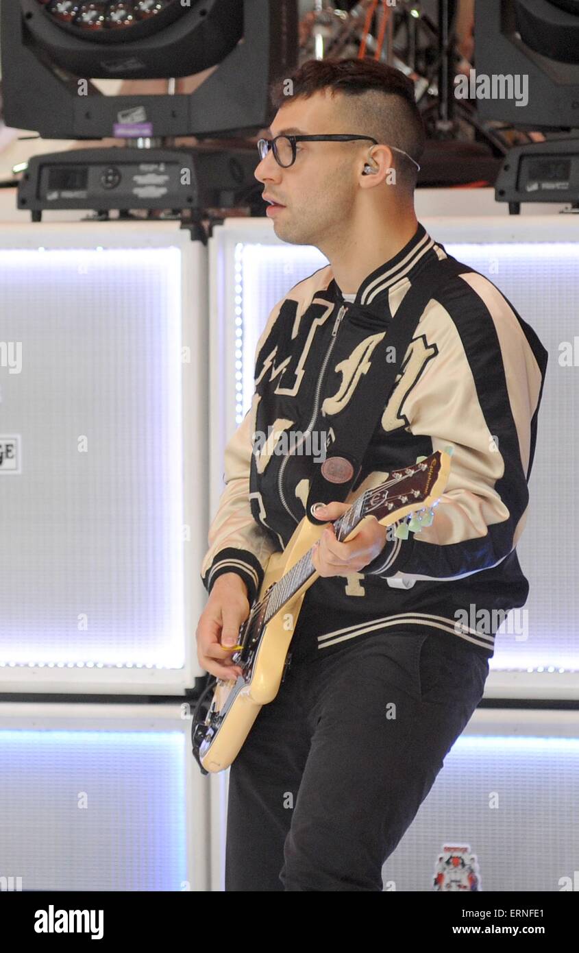 New York, NY, USA. 5th June, 2015. Charlie XCX on stage for NBC Today ...