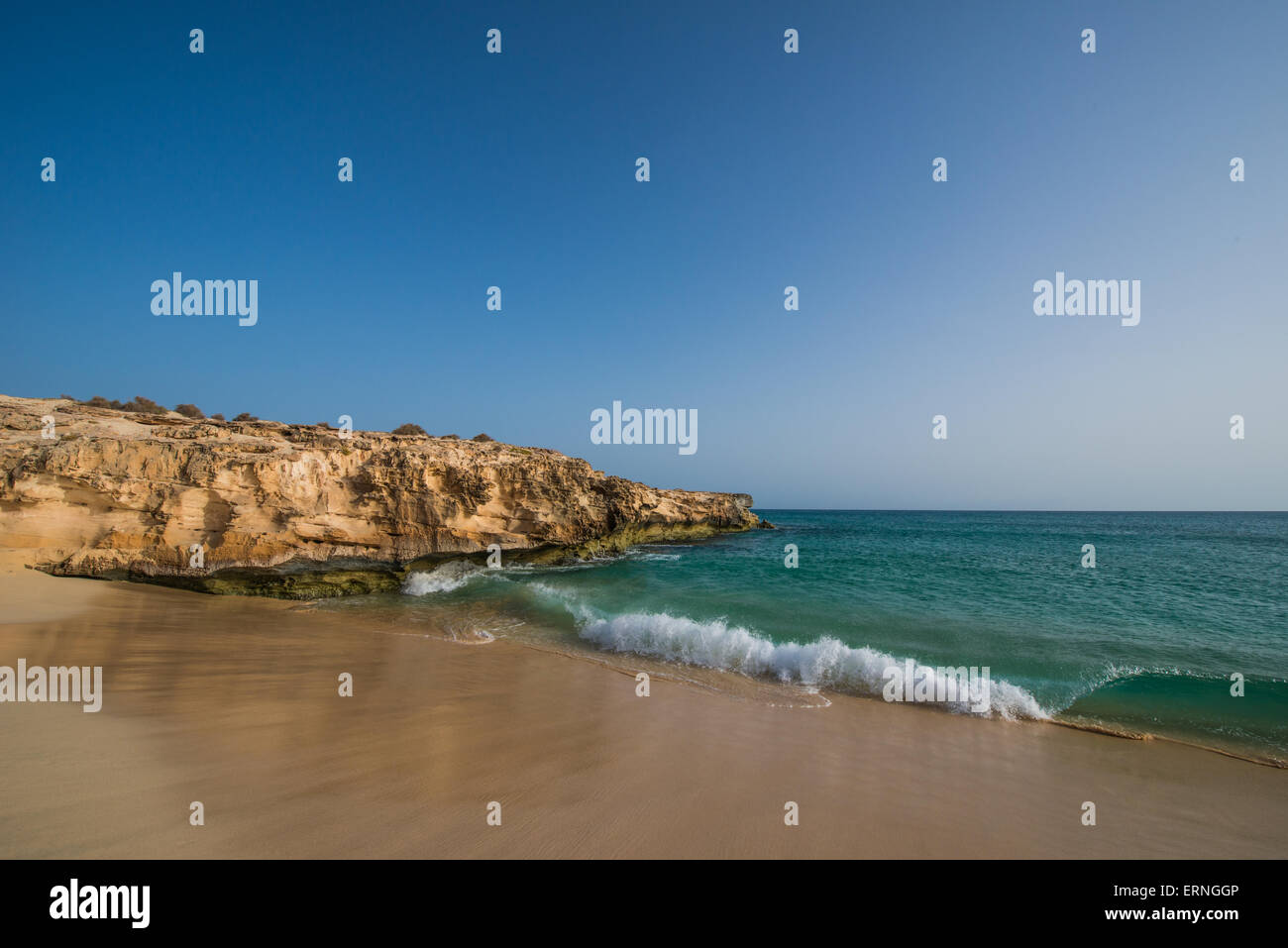 Cliff and beach hi-res stock photography and images - Alamy