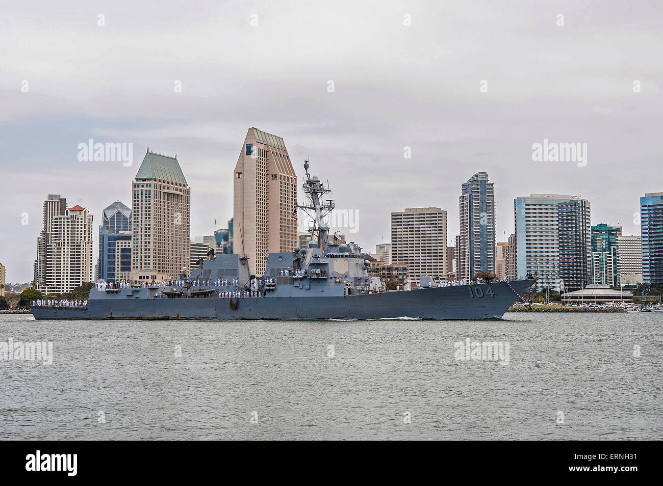US Navy Arleigh Burke-class guided-missile destroyer USS Sterett ...