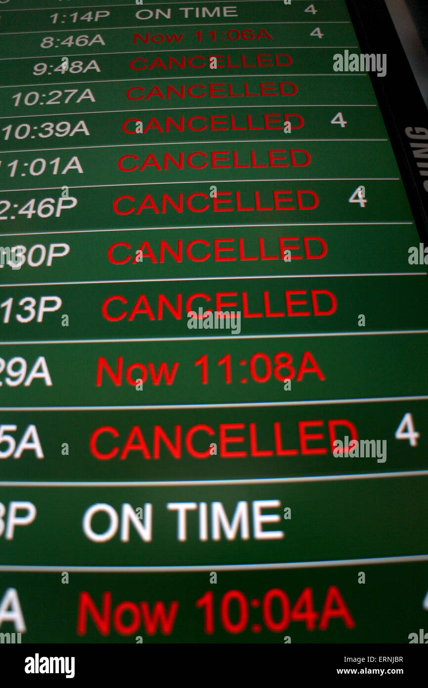 Flight status board hi-res stock photography and images - Alamy