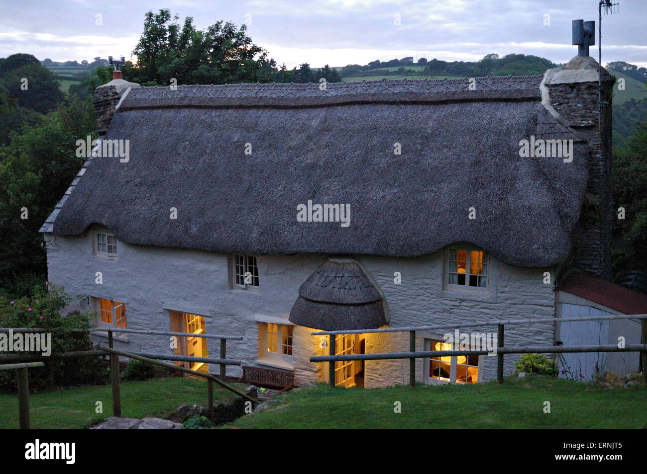 A traditional thatched cottage in Devon, England Stock Photo - Alamy