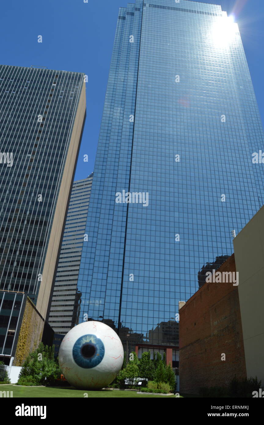 Eye sculpture dallas hi-res stock photography and images - Alamy