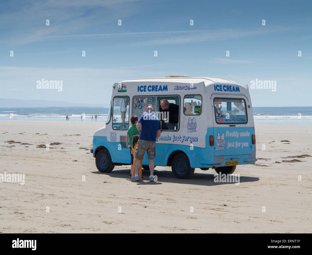 Ice cream van hi-res stock photography and images - Alamy