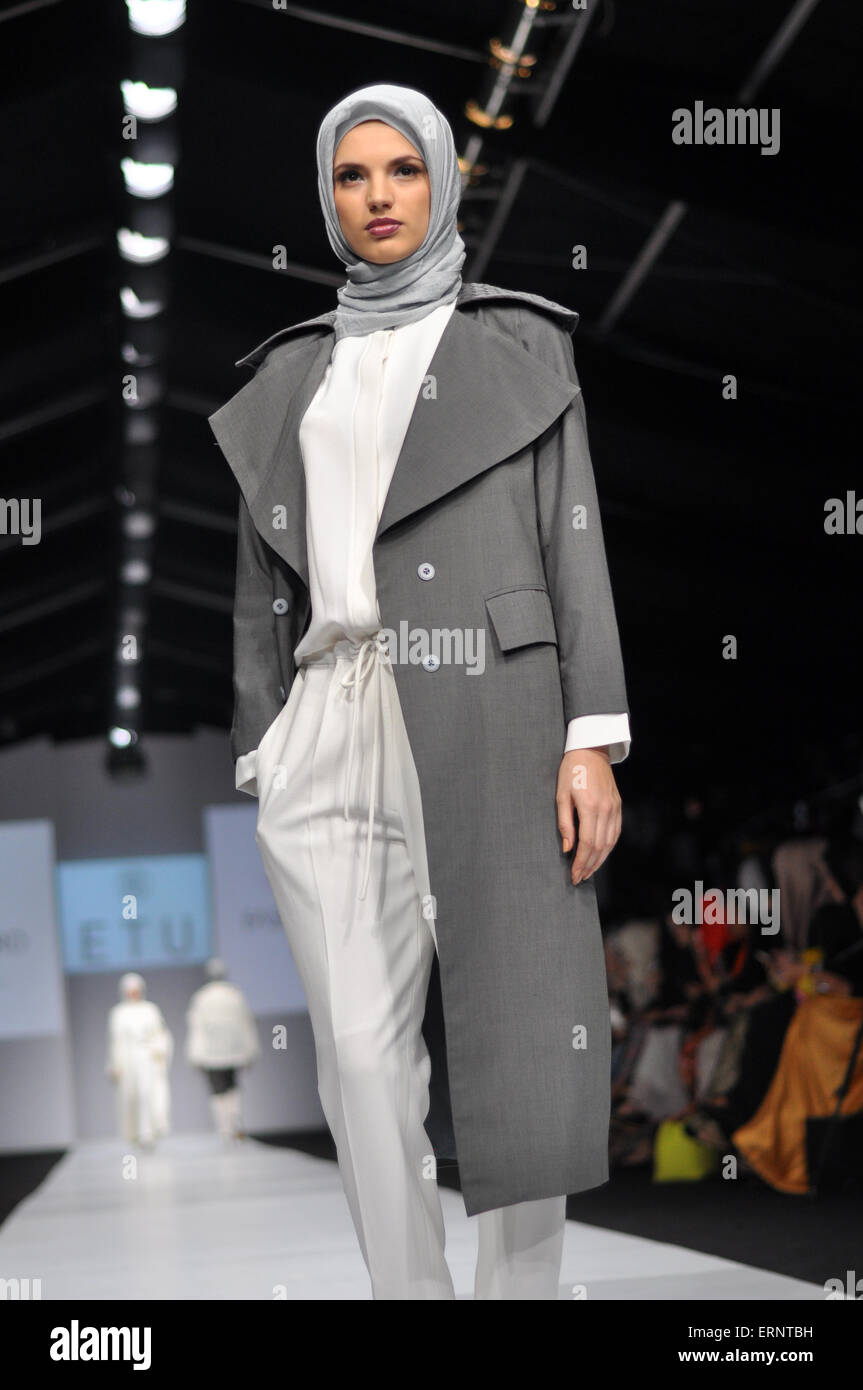 Hijab fashion hi-res stock photography and images - Alamy