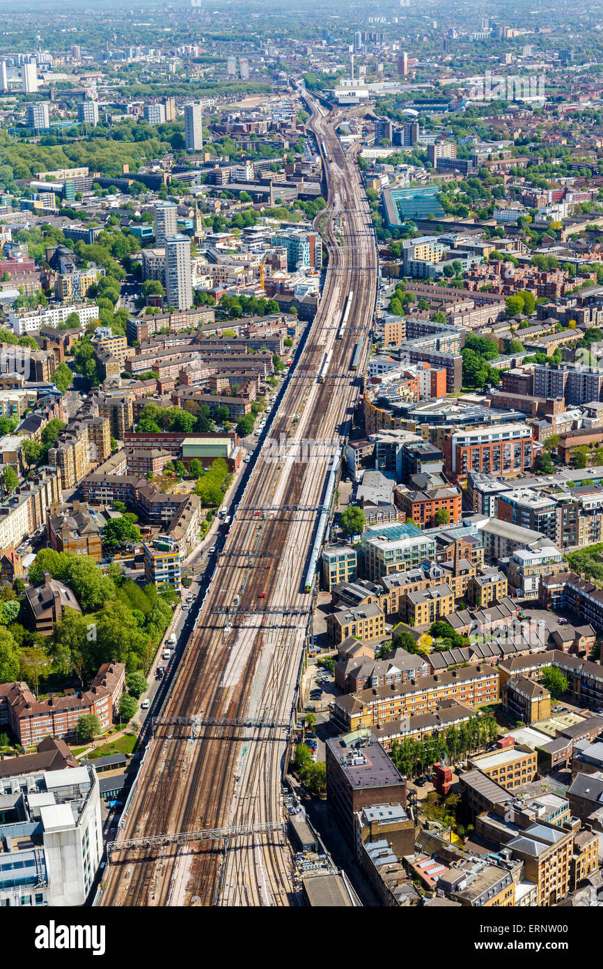 Rail line connections running into London Bridge Station on the ...