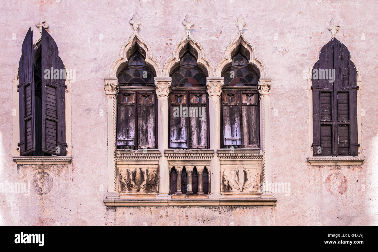 Medieval windows architectural details hi-res stock photography and ...