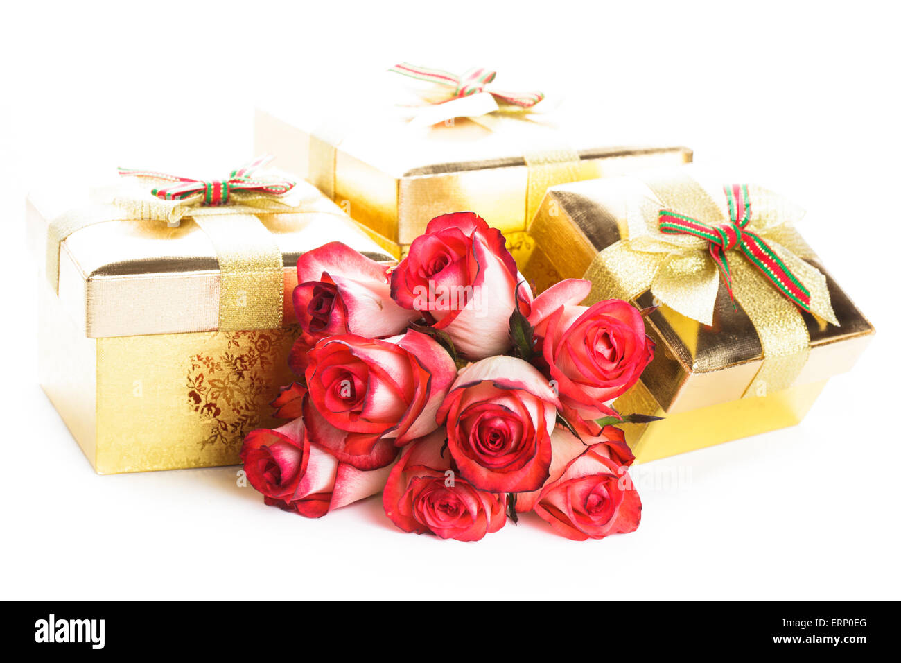 Red roses golden gift box hi-res stock photography and images - Alamy