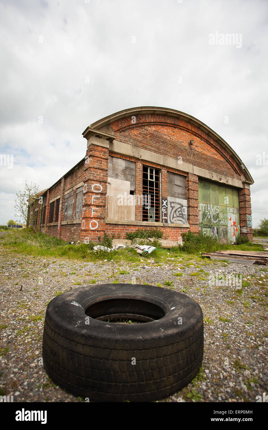 Old destroyed building graffiti hi-res stock photography and images - Alamy