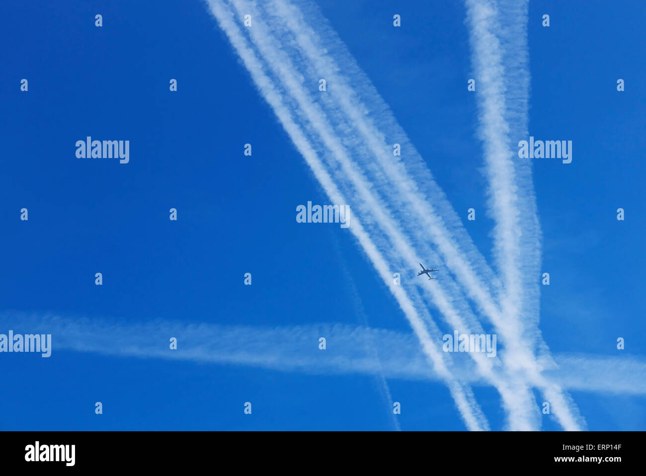 Blue sky with crossing condensation trails hi-res stock photography and ...