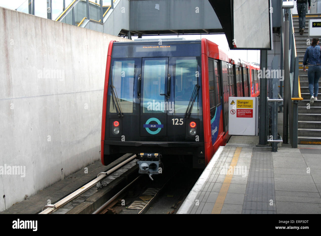 DLR DOCKLANDS LIGHT RAILWAY Stock Photo - Alamy