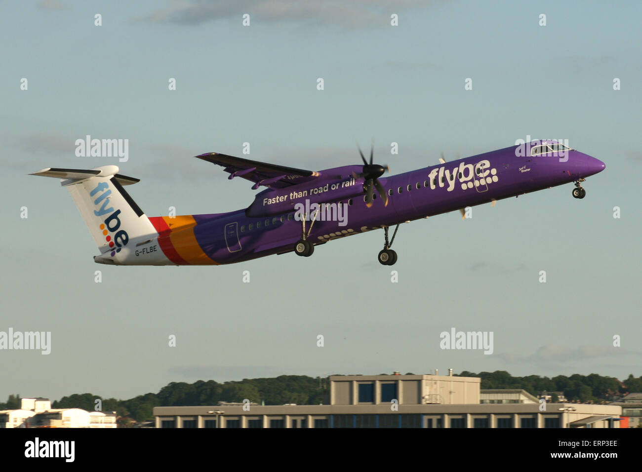 FLYBE DHC 8 Q 400 Stock Photo - Alamy