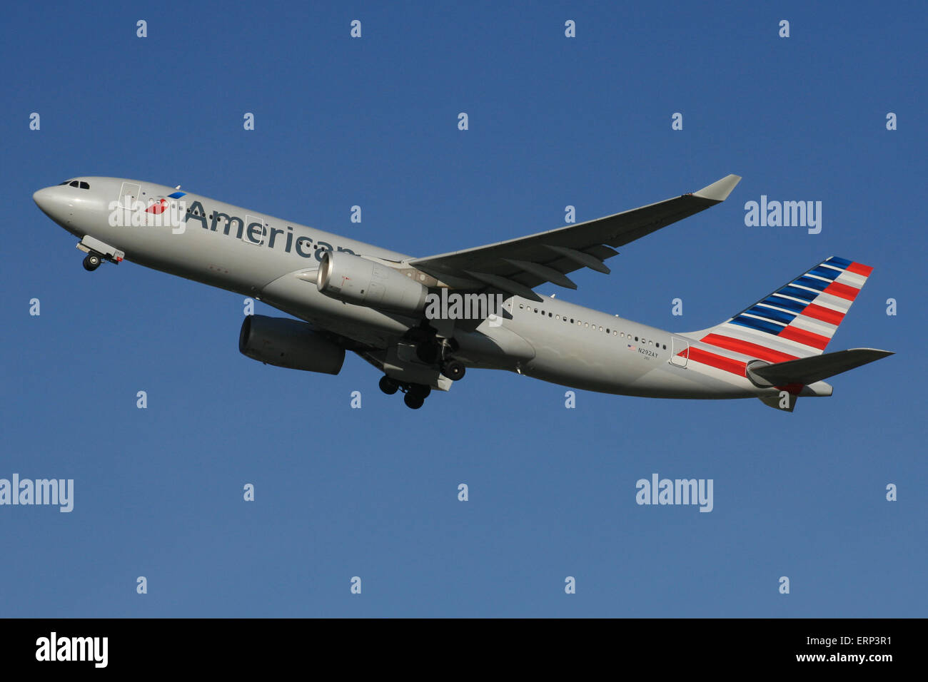 American airlines airbus a330 hi-res stock photography and images - Alamy
