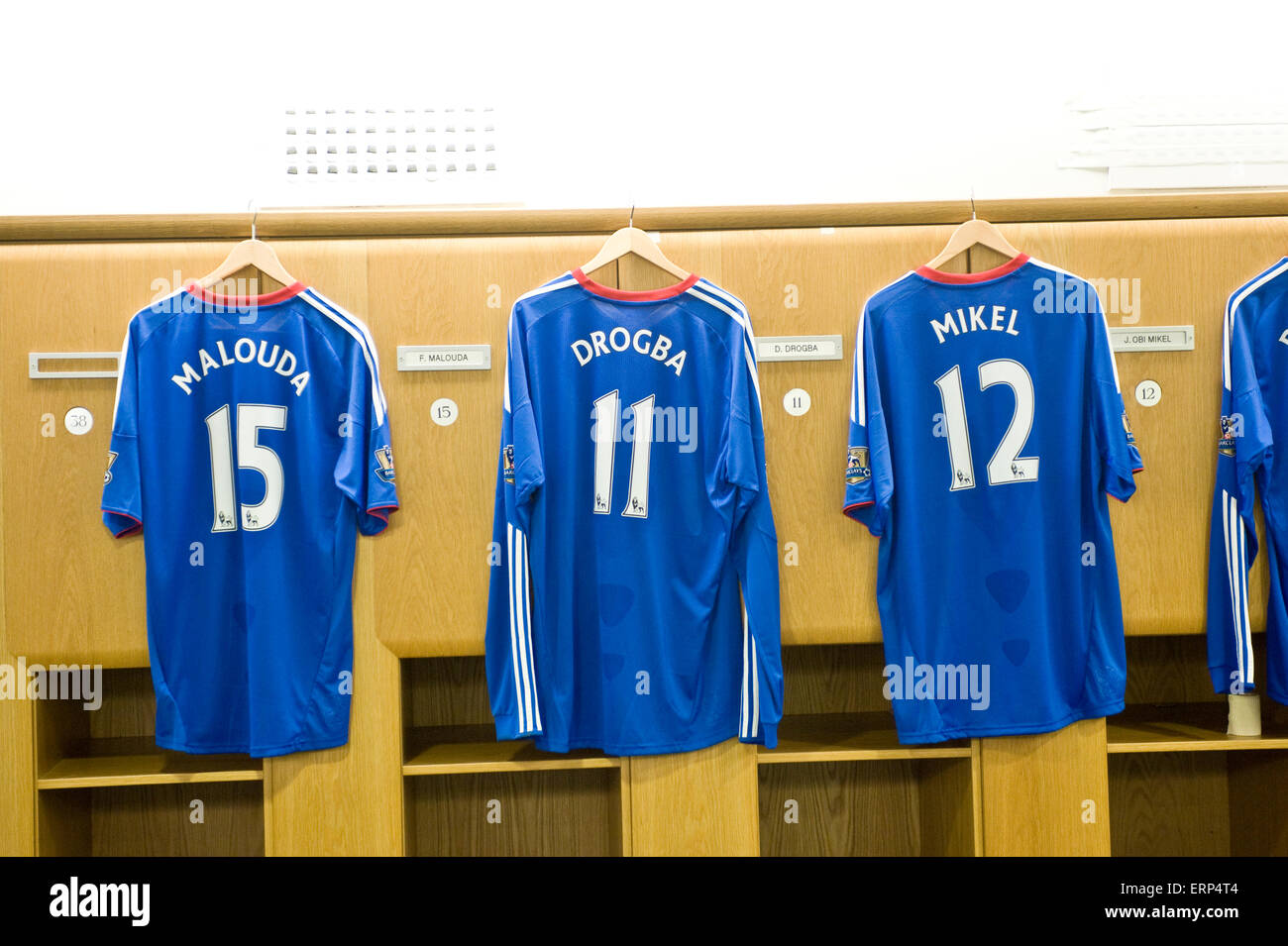 Chelsea football club changing room hi-res stock photography and images ...