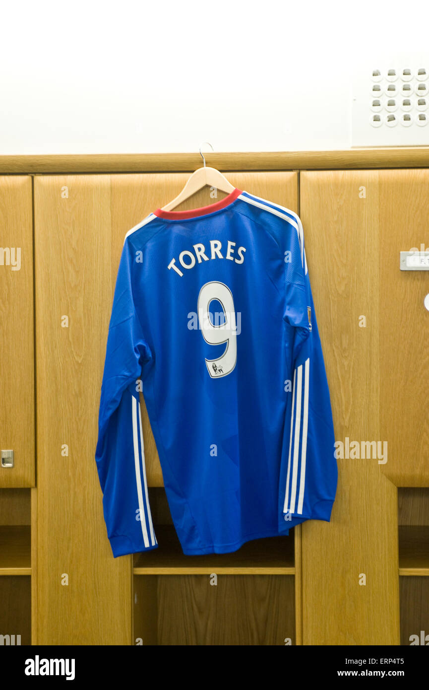 Chelsea football club changing room hi-res stock photography and images ...