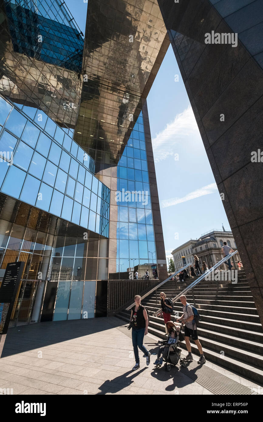 London bridge stairs hi-res stock photography and images - Alamy