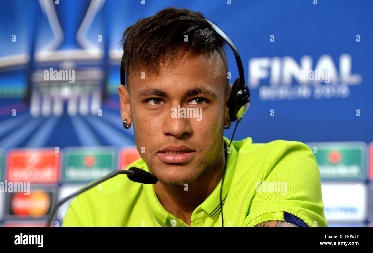 Neymar face hi-res stock photography and images - Alamy