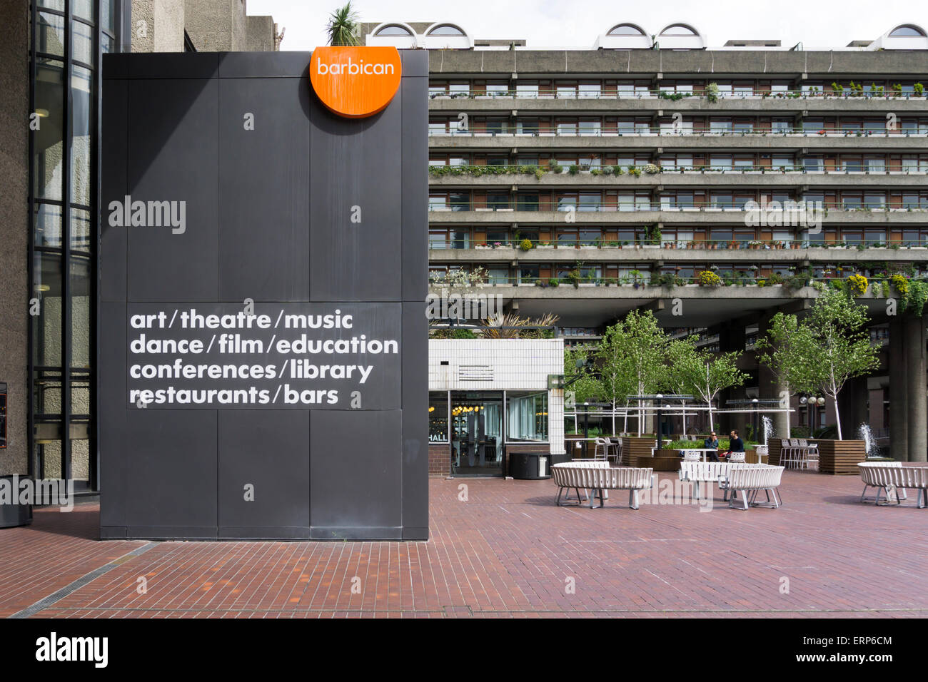 The barbican theatre hi-res stock photography and images - Alamy