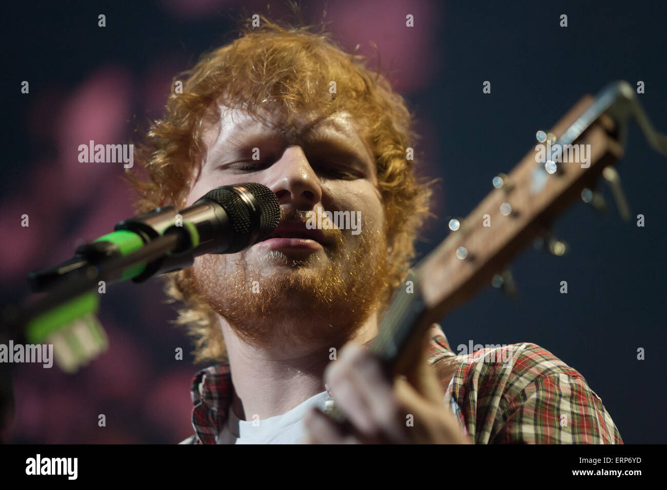Ed sheeran concert hi-res stock photography and images - Alamy