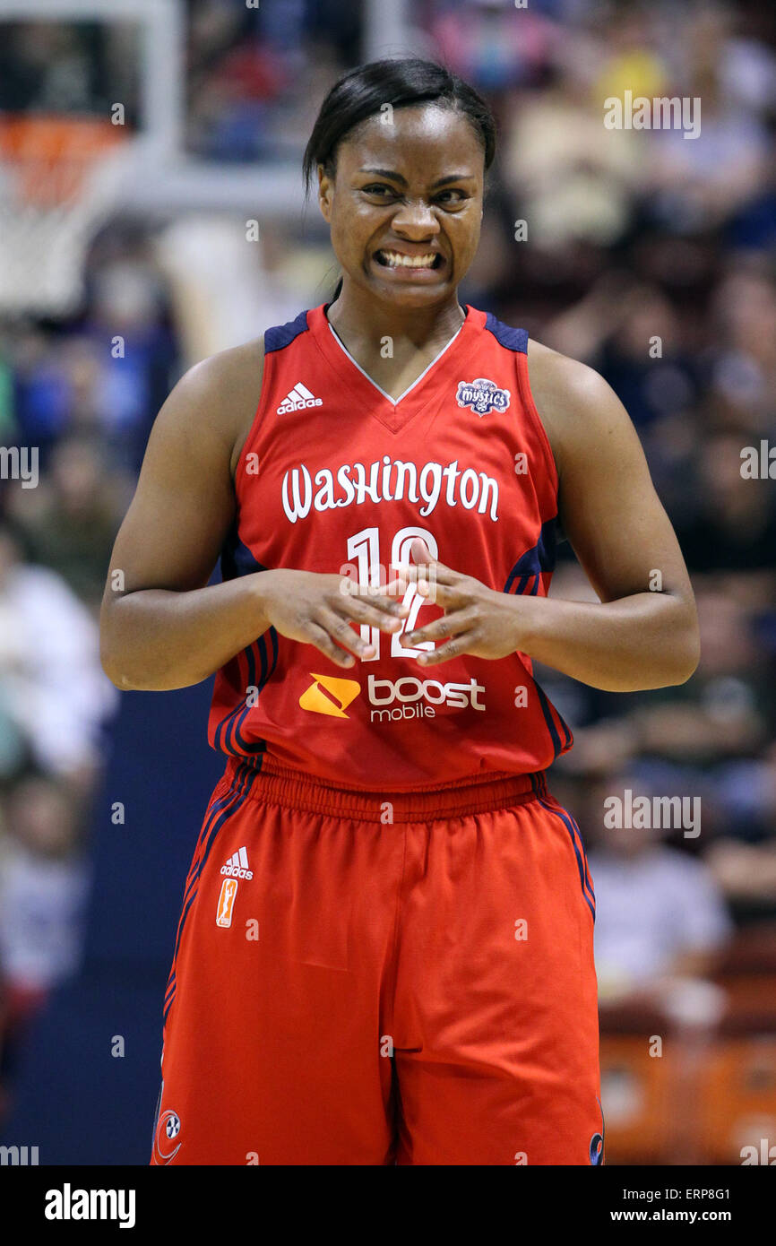 June 5, 2015; Uncasville, CT, USA; Washington Mystics guard Ivory Latta ...