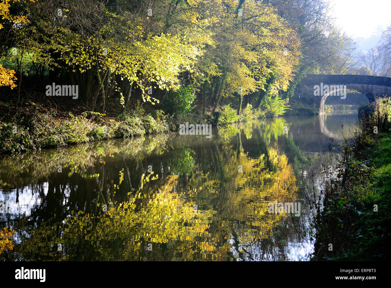 Limpley Stoke bridge over the Kennet & Avon canal Stock Photo - Alamy