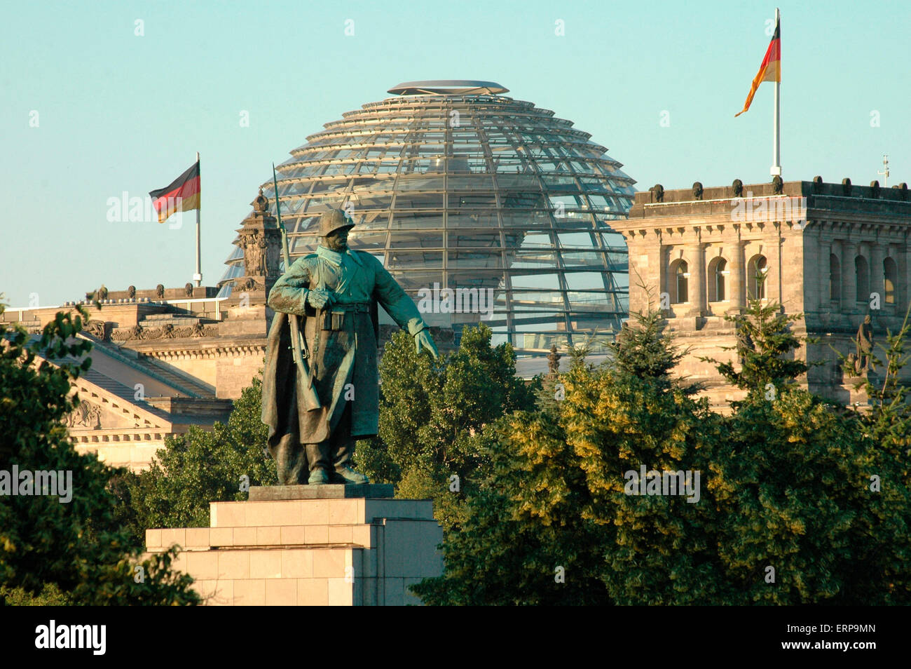 Reichstag's dome hi-res stock photography and images - Alamy