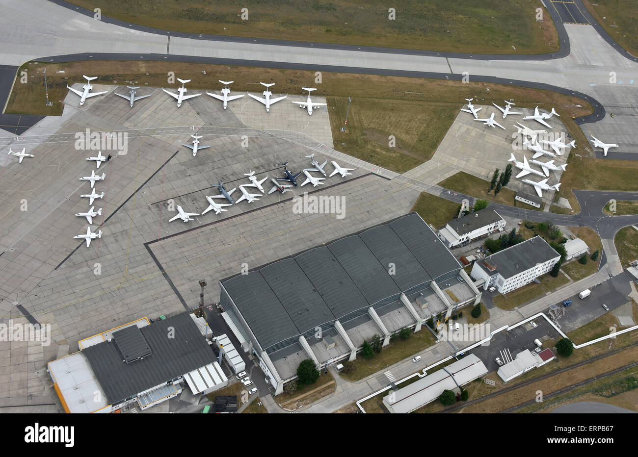 General aviation terminal hi-res stock photography and images - Alamy