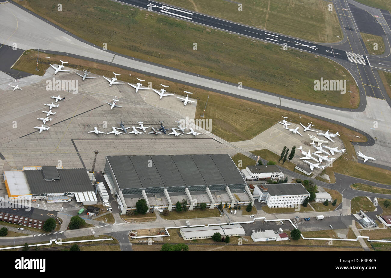 General aviation terminal hi-res stock photography and images - Alamy