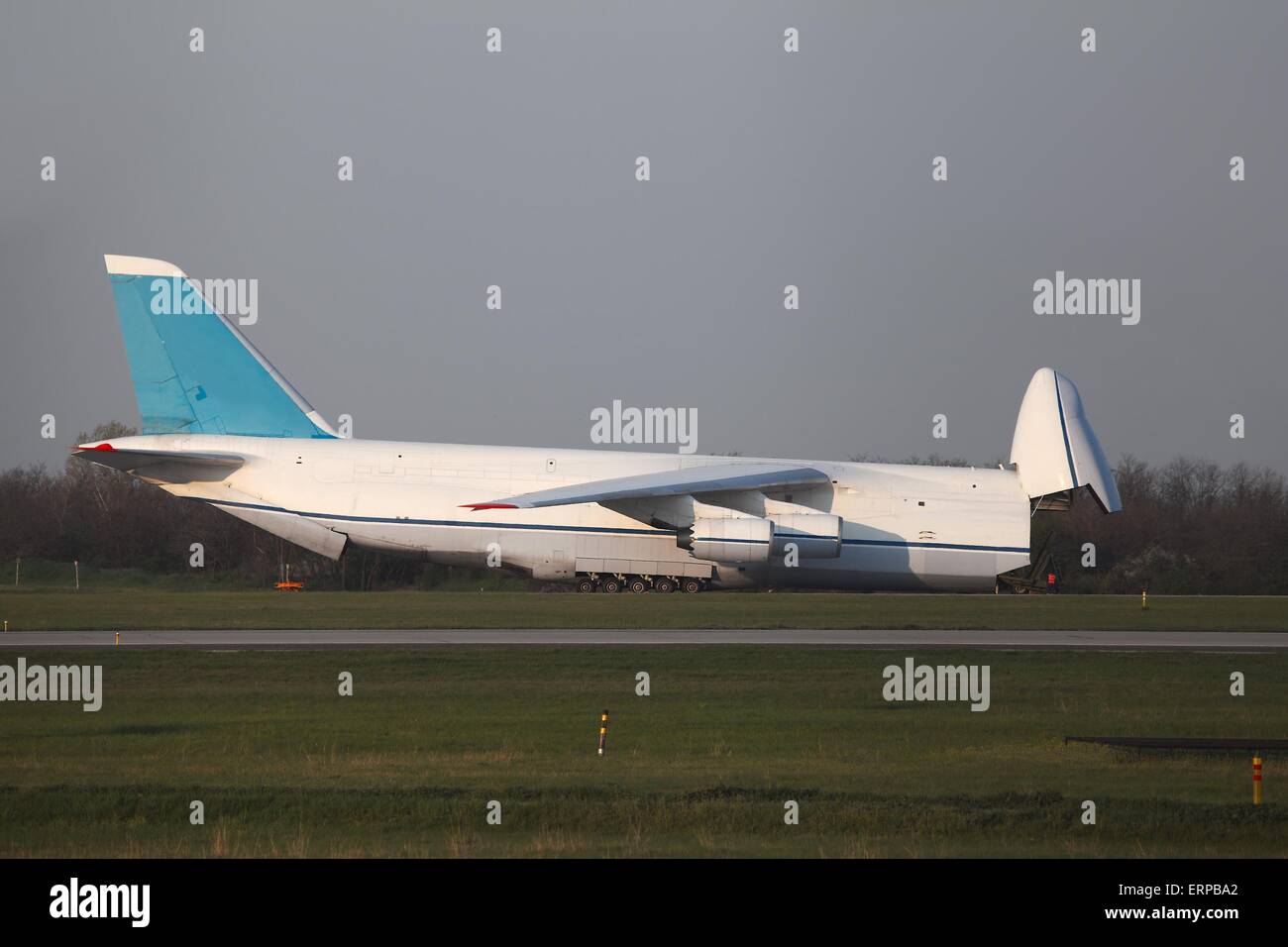 Heavy cargo plane hi-res stock photography and images - Alamy