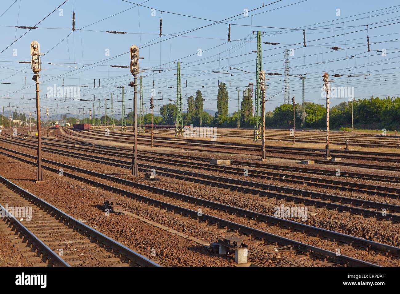 Empty railroad electric mainline hi-res stock photography and images ...