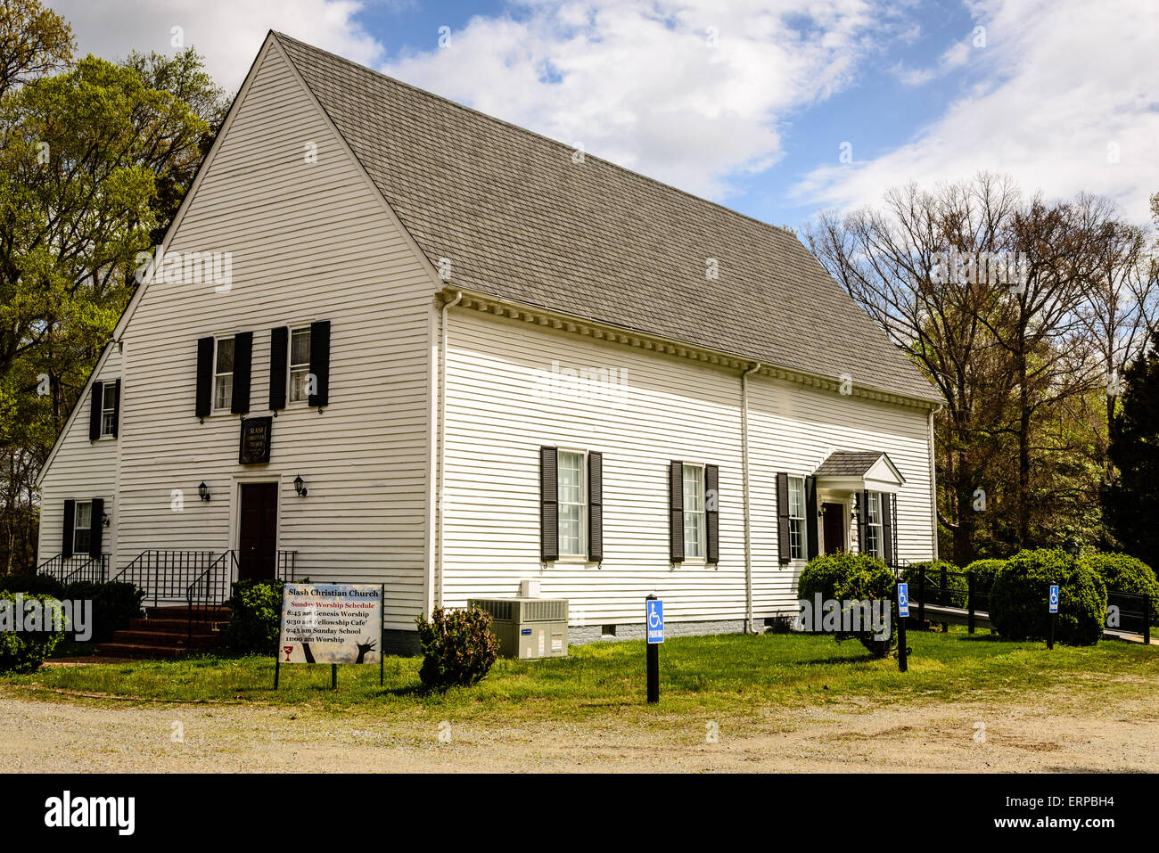 White clapboard christian church hi-res stock photography and images ...