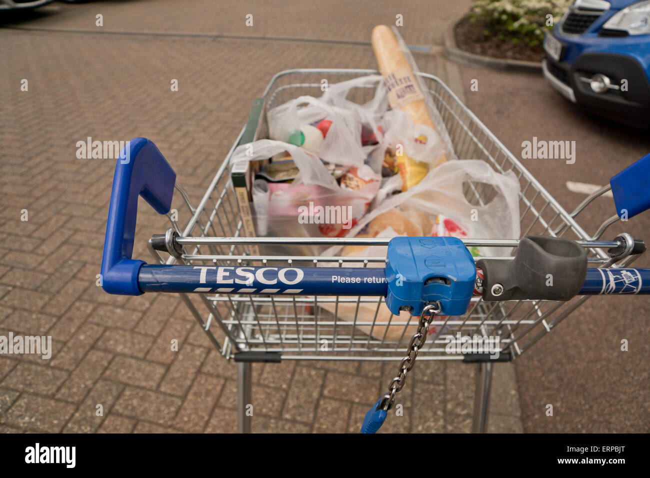 Tesco shopping trolley hi-res stock photography and images - Alamy