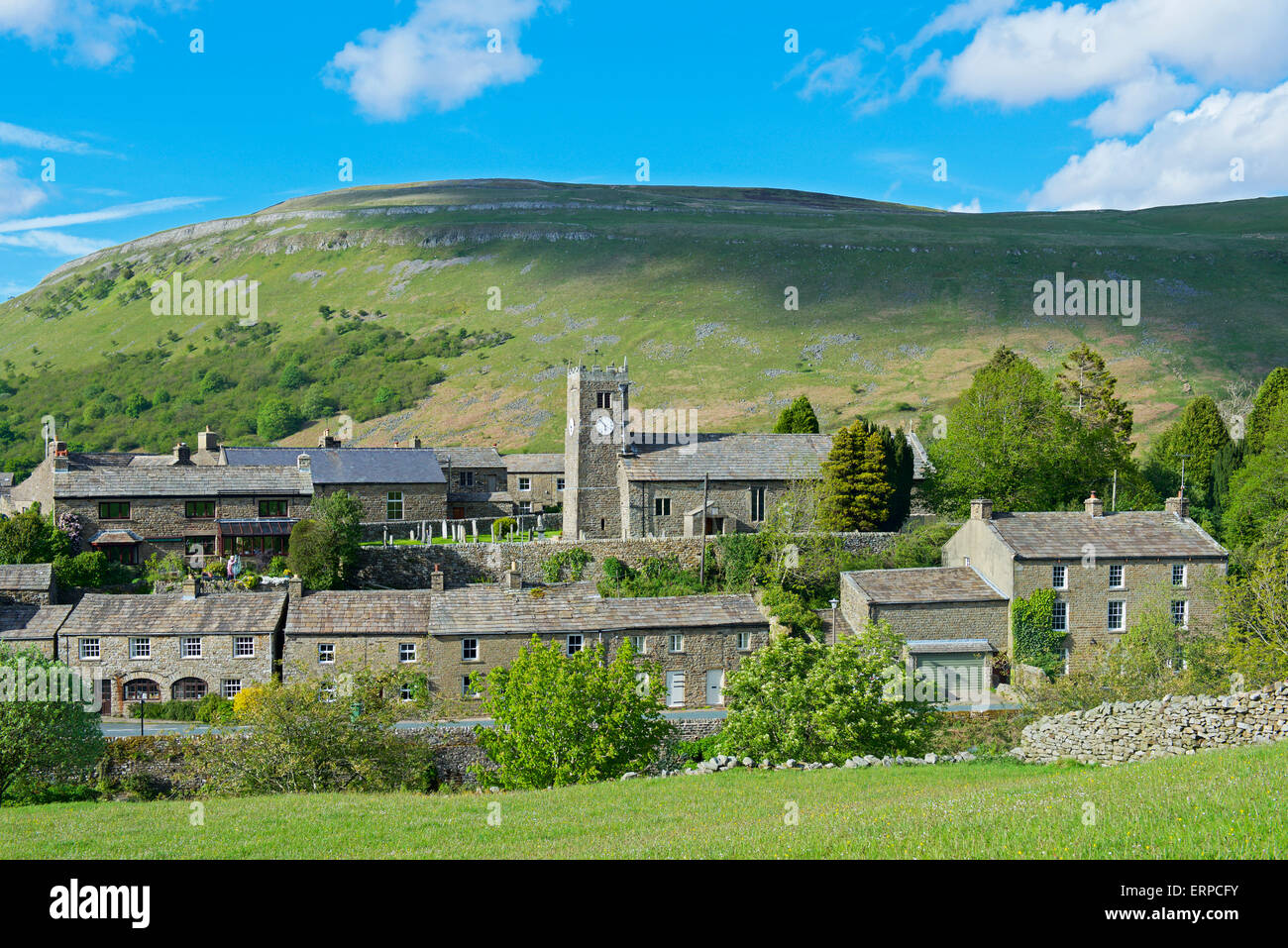 The village of Muker, Swaledale, Yorkshire Dales National Park, North ...