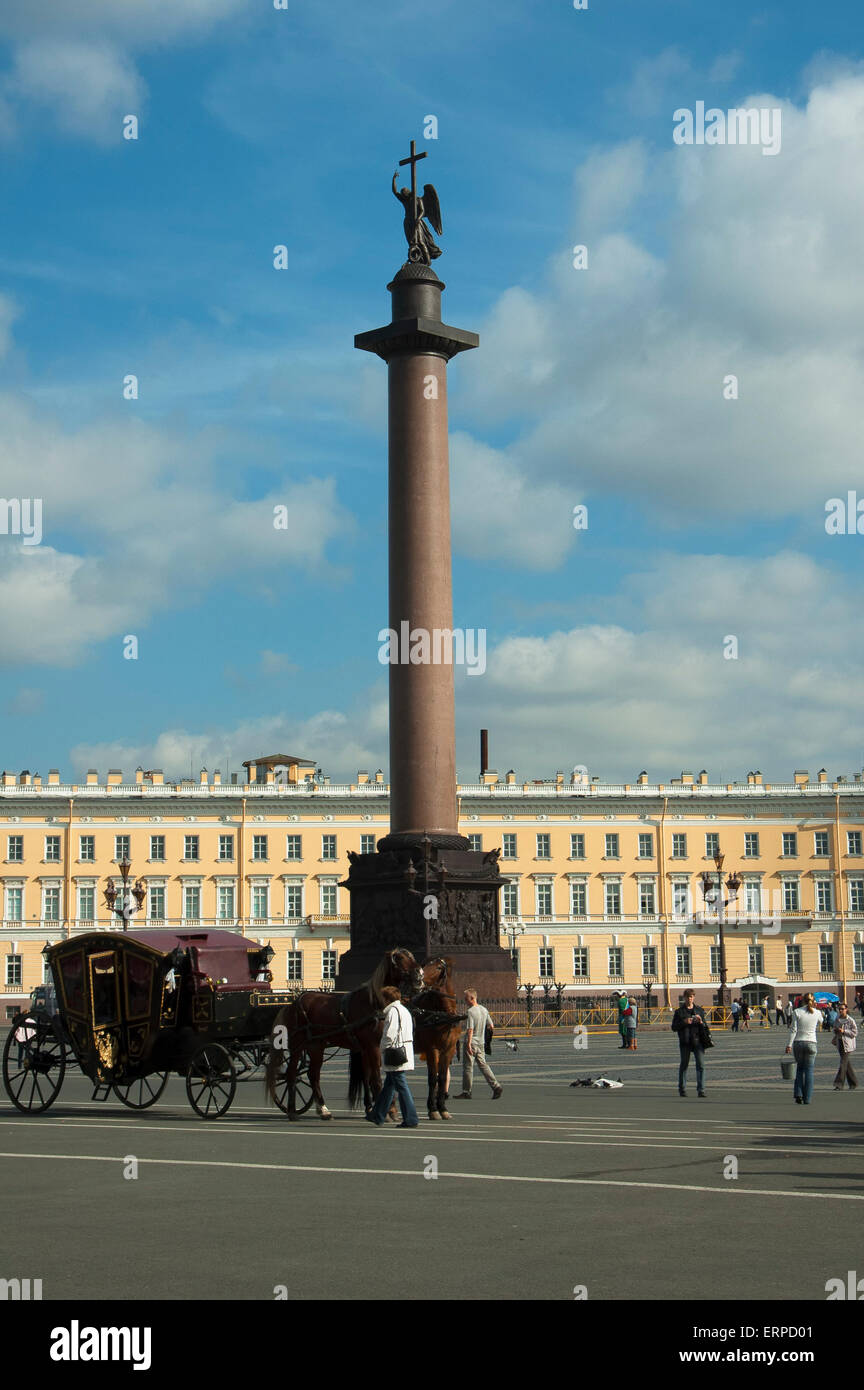 The Alexander column on Palace Square with the General Staff building ...