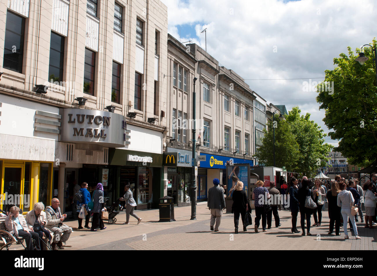 Luton town centre hi-res stock photography and images - Alamy