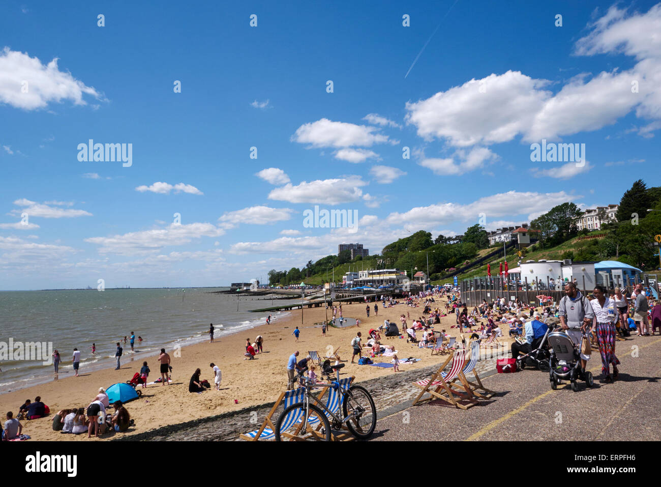 Southend beach hi-res stock photography and images - Alamy