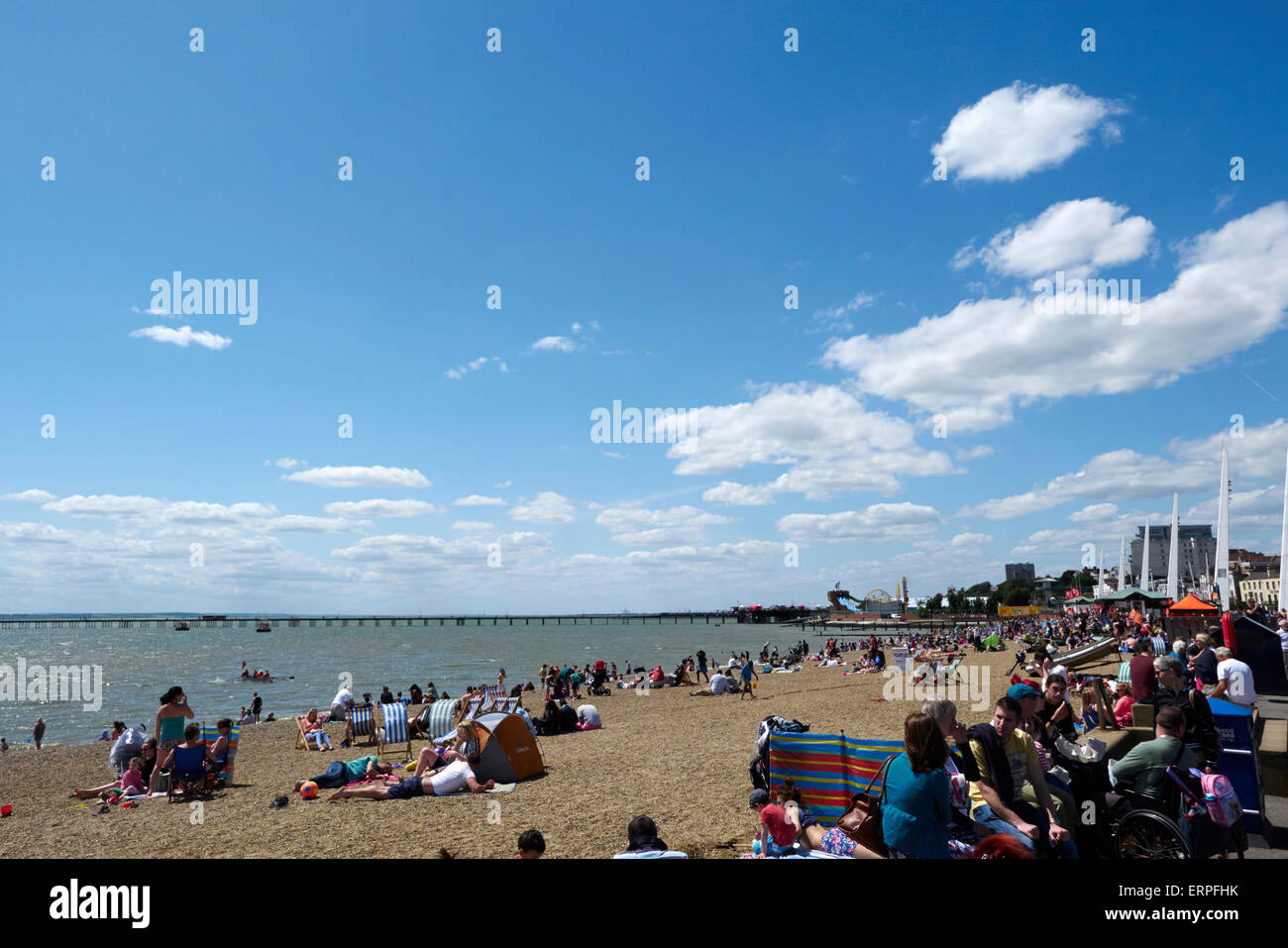 Southend beach chairs hi-res stock photography and images - Alamy