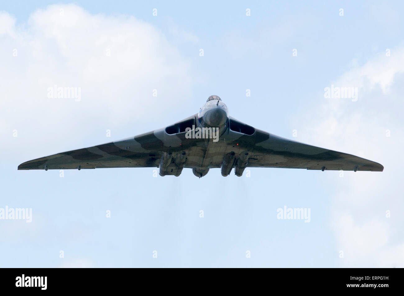 Avro Vulcan XH558 begins her last display season at Throckmorton ...