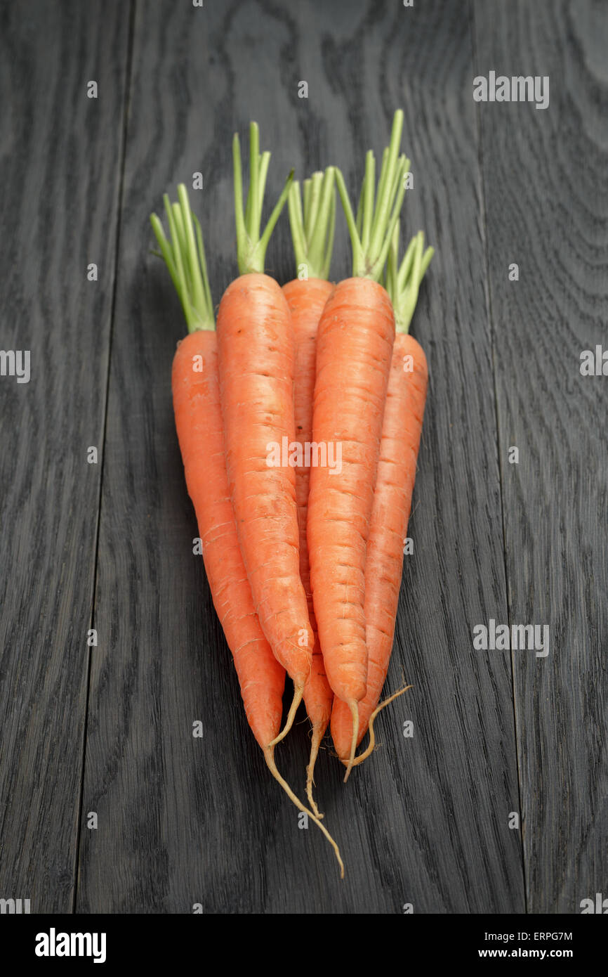 fresh carrots on old oak table Stock Photo - Alamy