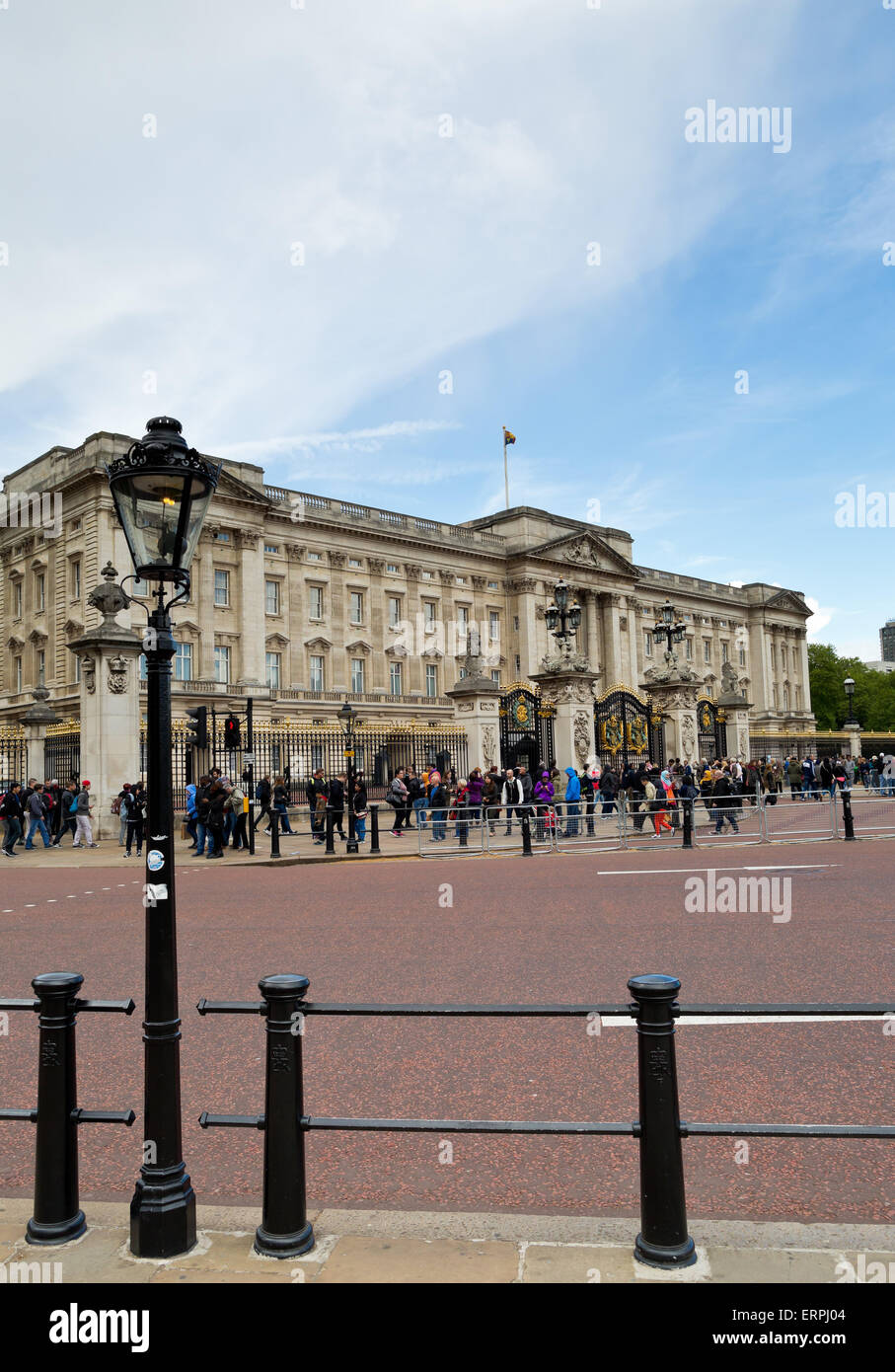 Buckingham palace front view hi-res stock photography and images - Alamy