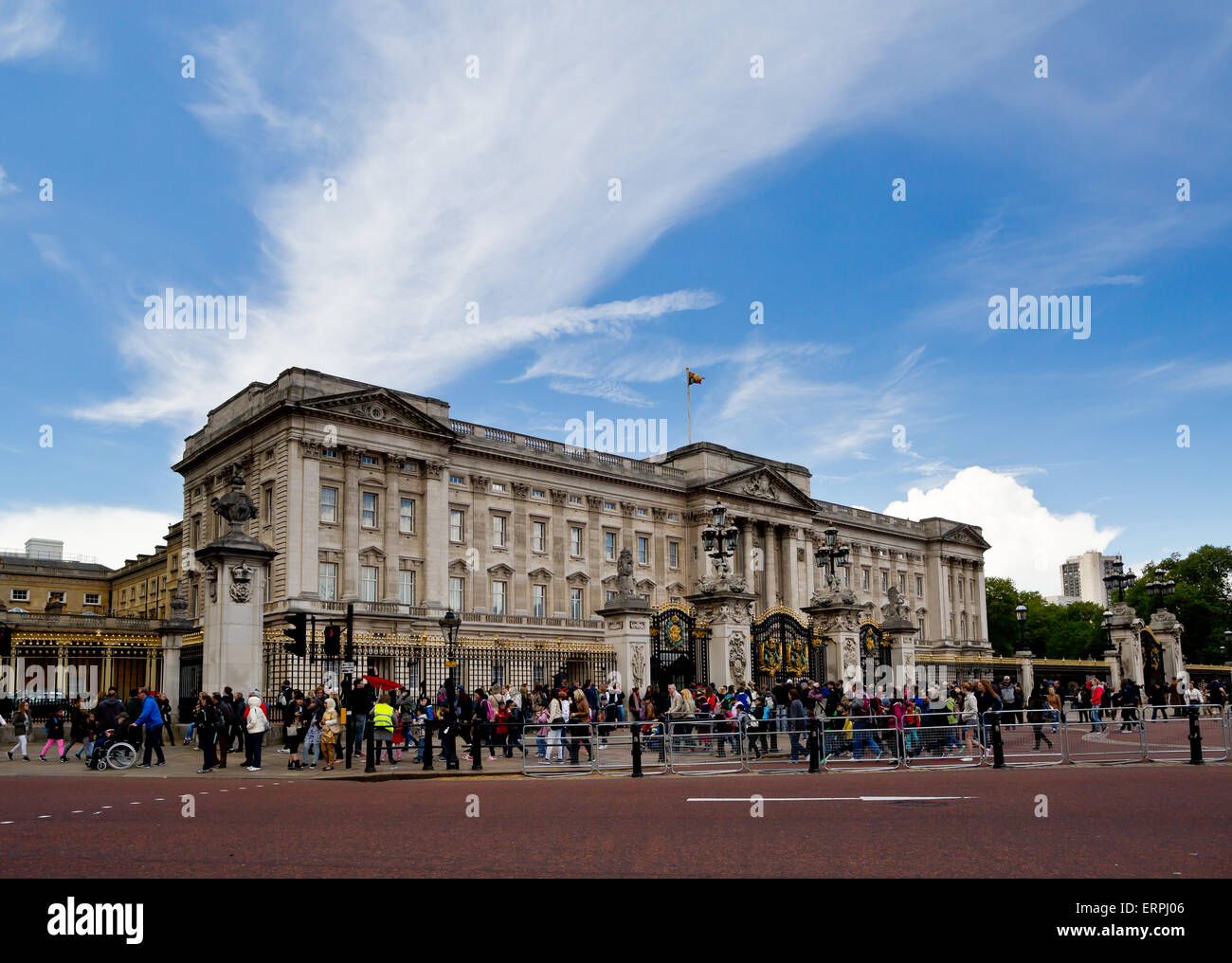 Buckingham palace front view hi-res stock photography and images - Alamy