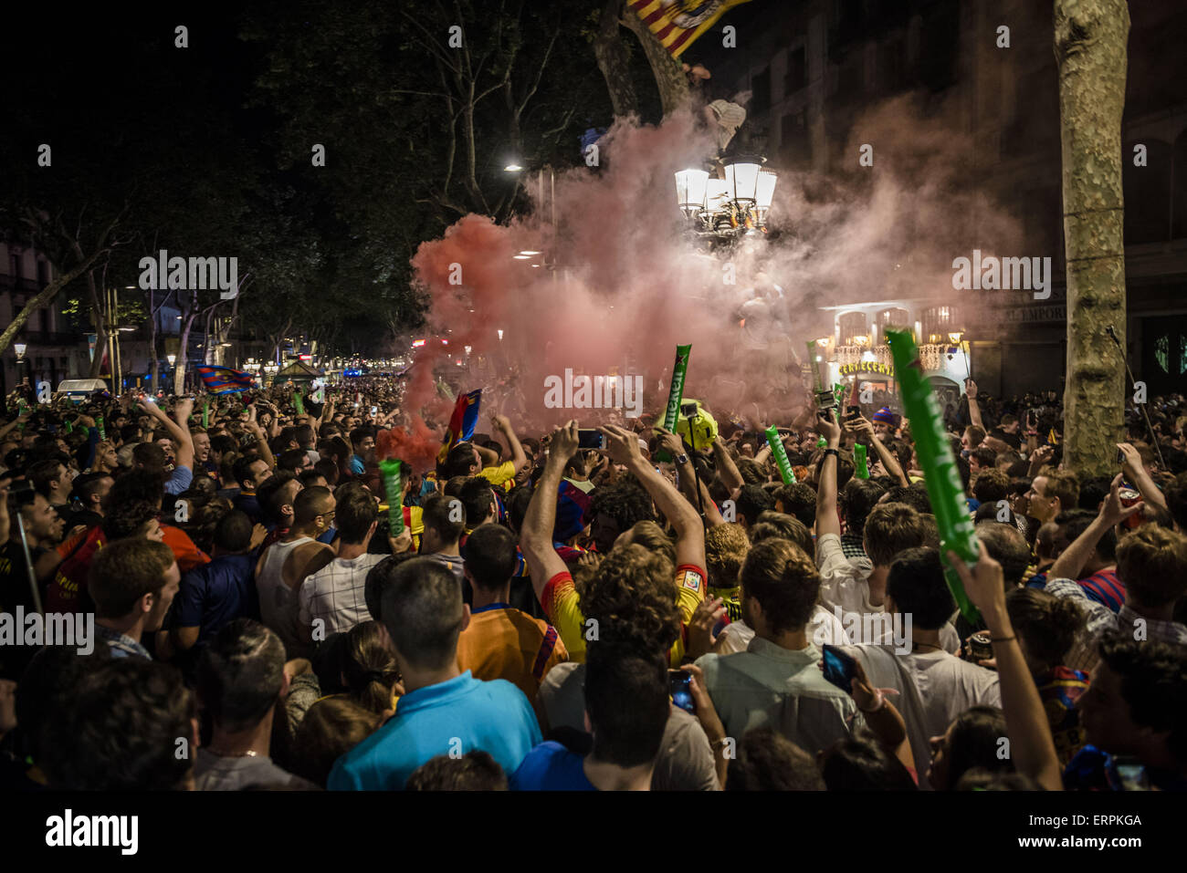 Barcelona, Catalonia, Spain. 6th June, 2015. Thousands of 'cules' rush ...